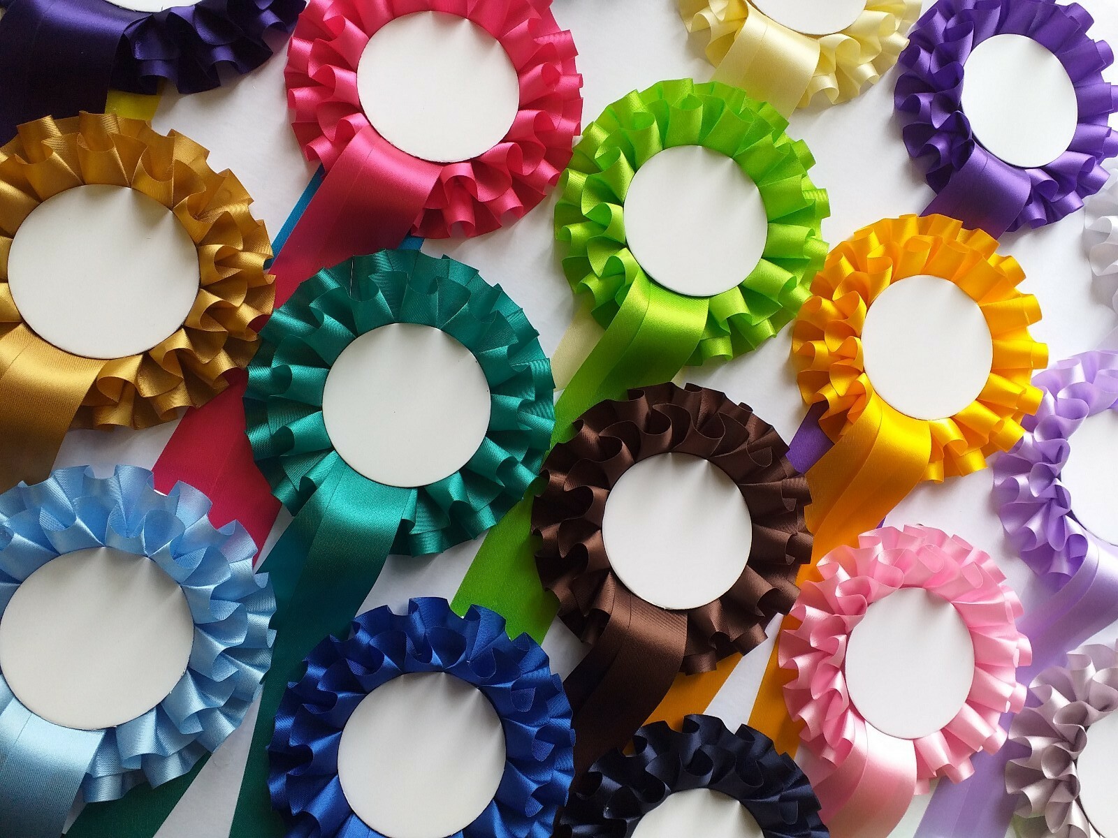 Blank Rosettes, 1 rosette - Personalise Yourself Plain White Centre 2 ...