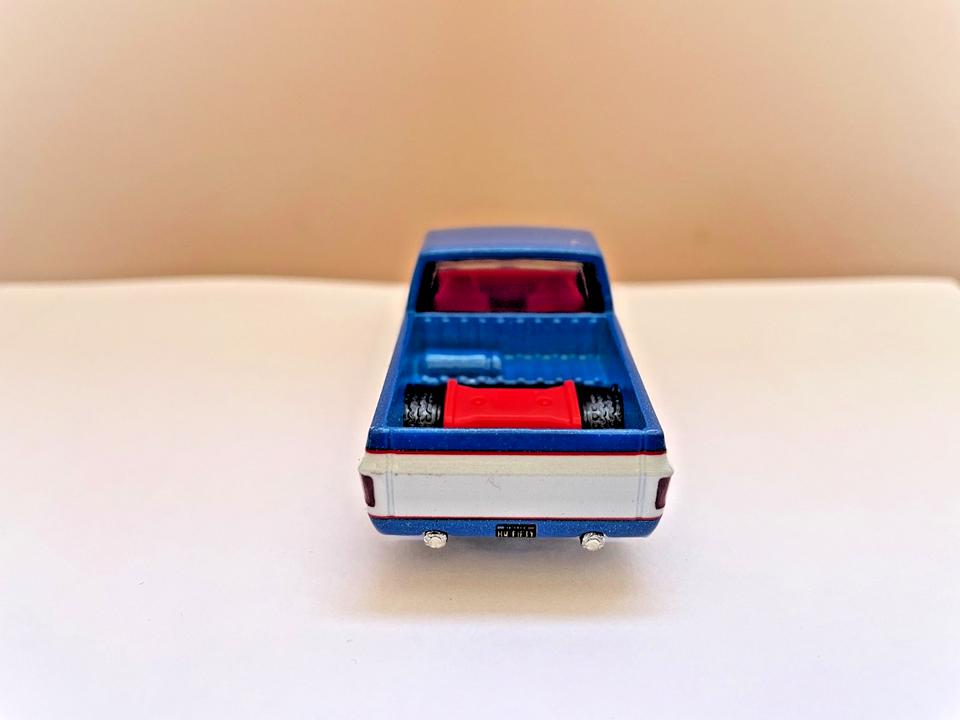 Hot Wheels '83 Chevy Silverado 2018 Display Case Exclusive 50th Mint ...