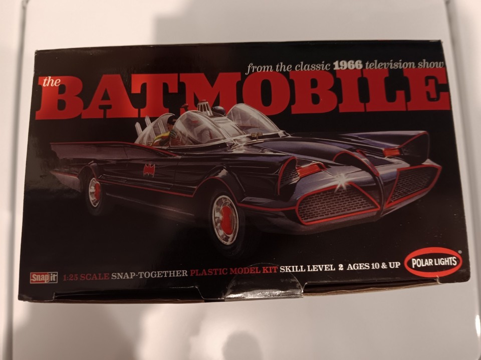 Polar Lights Batmobile 1:25 Scale Snap-Together New Model Kit Batman ...