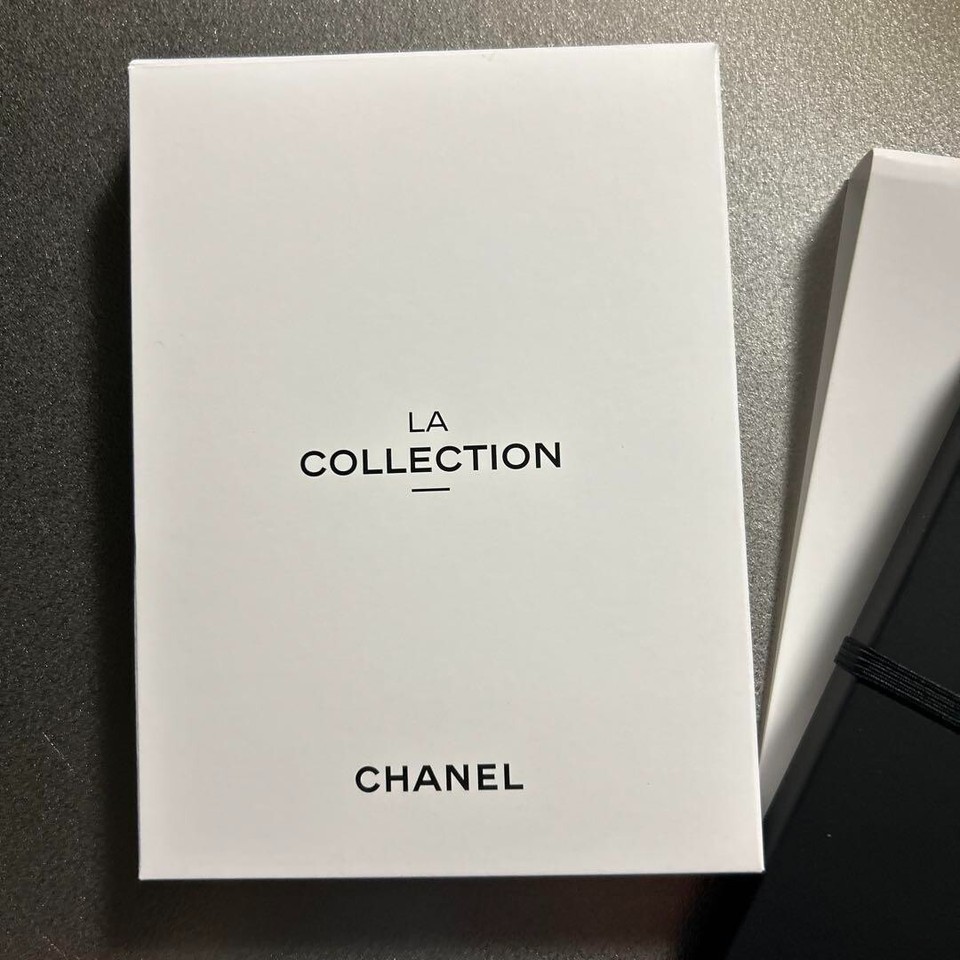 CHANEL LA Collection Sticky Note Notebook & Smartphone Ring Phone ...