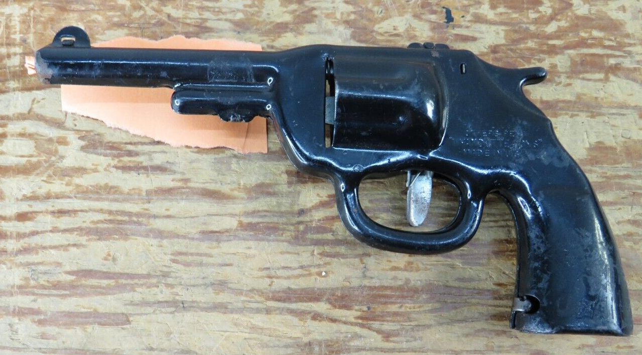 Vintage Wyandotte Toys Black Clicker Gun Pistol Revolver Toy Tin Litho ...