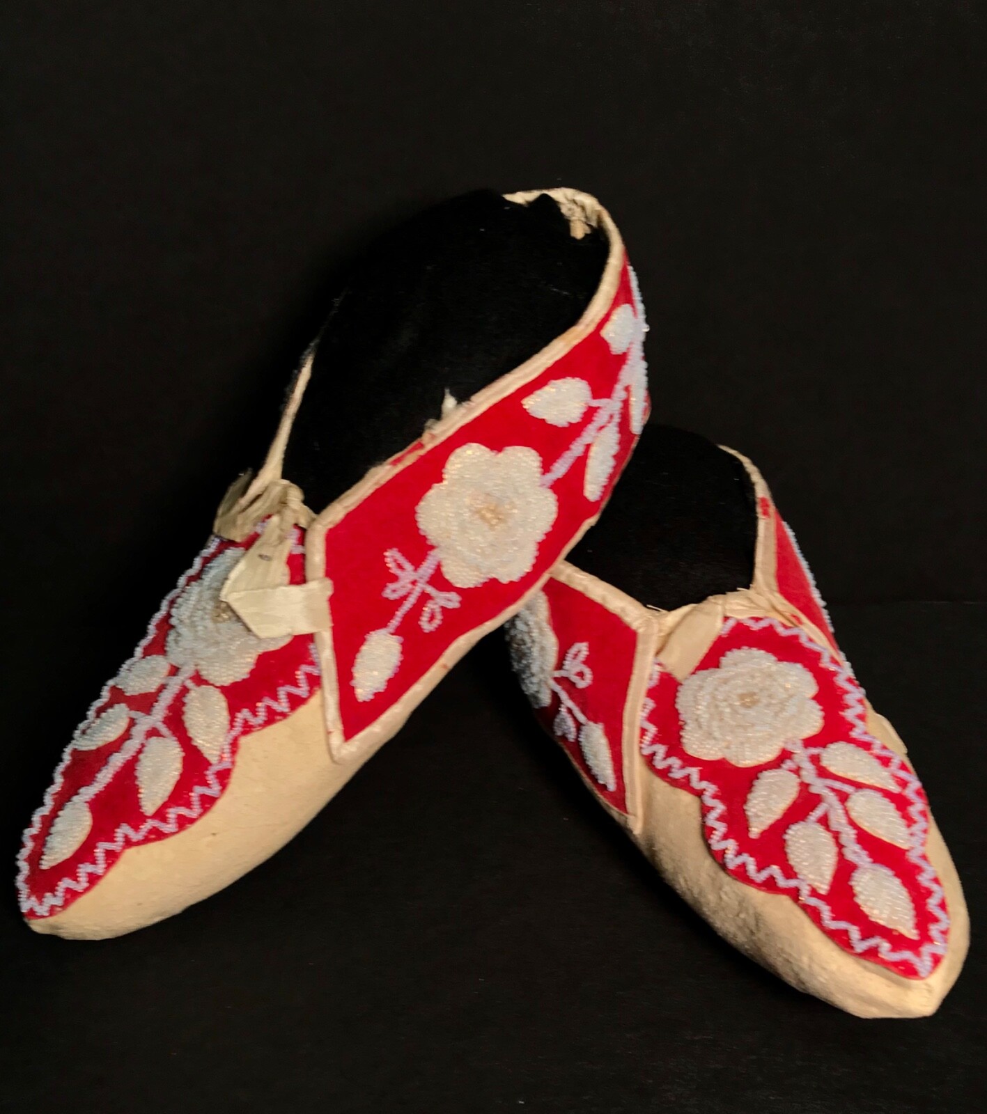 Fine Northeastern SENECA/MICMAC BEADED RED WOOL BROADCLOTH & SILK ...