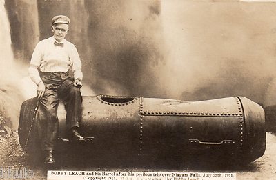 BK062 Carte Photo vintage card RPPC Bobby Leach Niagara Falls descente ...