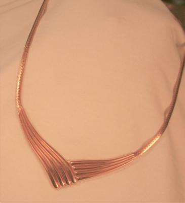 Handsome Line-Beveled Shiny Goldtone V Vee Front Serpentine Choker ...
