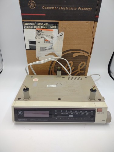 GE "Spacemaker" Under Cabinet Kitchen Radio with Clock Model 7-4212 ...