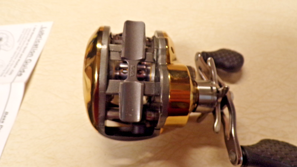 BASS PRO SHOPS FISHING REEL - JOHNNY MORRIS GOLD SERIES - 11 BALL B ...