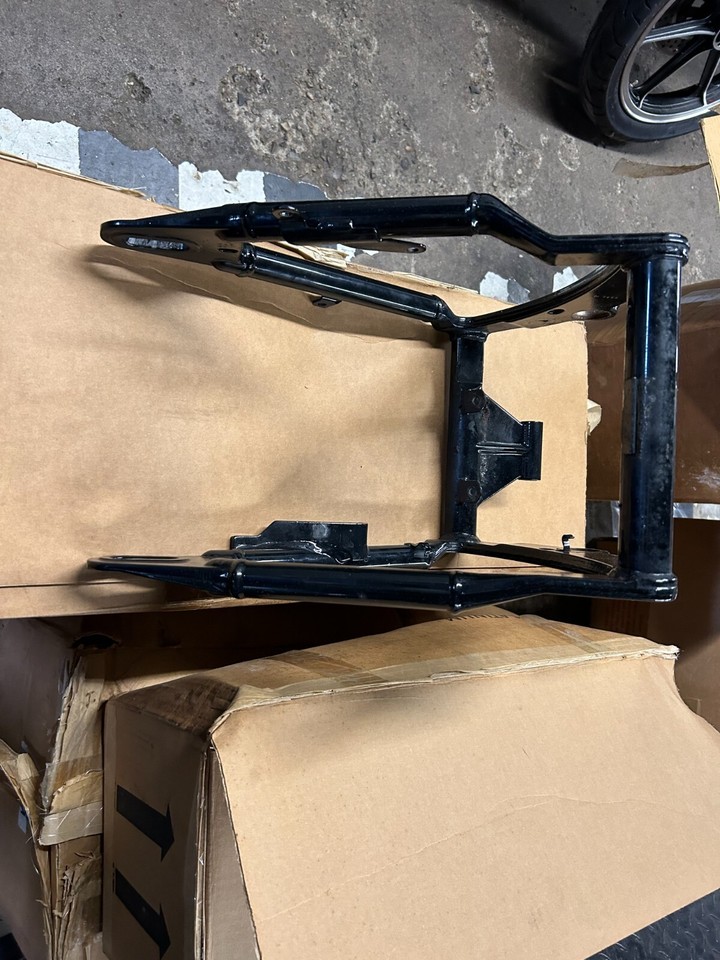 2005 HARLEY DAVIDSON SOFTAIL SWINGARM REAR FORK 47573-00A | eBay