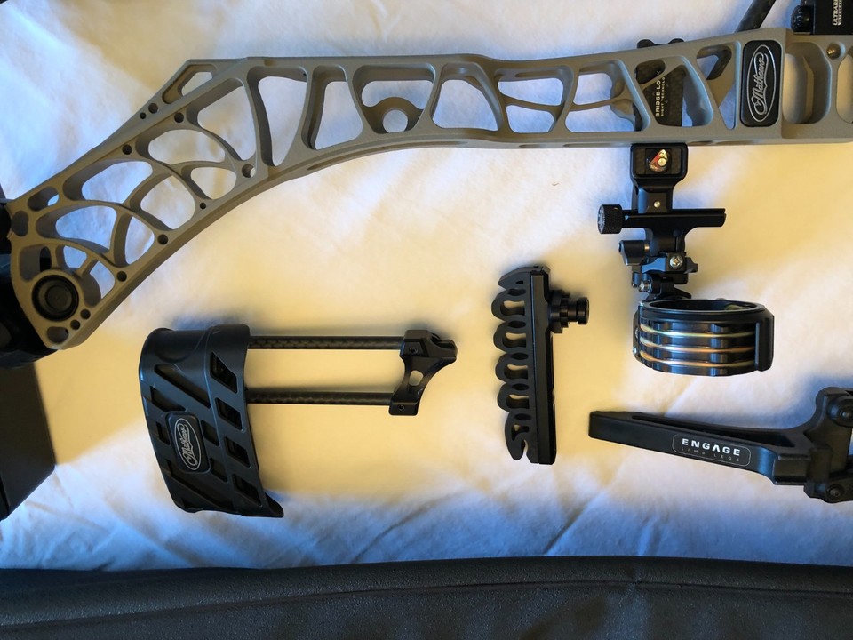 Mathews V3X 33 inch rh 60-70 lb LOADED! Excellent condition! | eBay