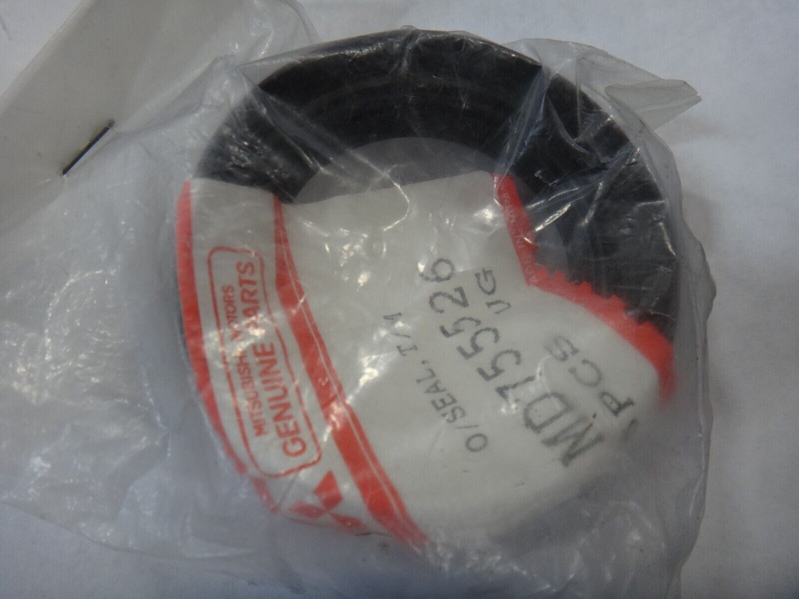 Mitsubishi MD755526 Genuine OEM Axle Seals for sale online | eBay