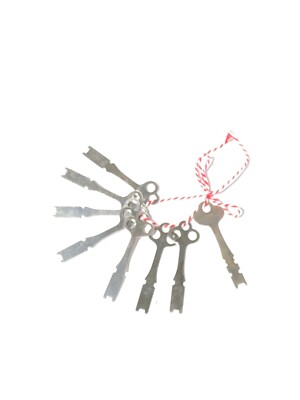 Lot of 6 Yale Jr. generic key blanks and 1 Yale Jr. key no. S10 ...