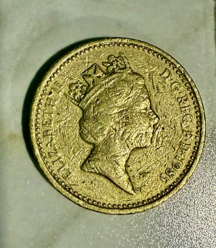 1985 Queen Elizabeth II One Pound Coin UPSIDE DOWN Engraving On Edge Of ...