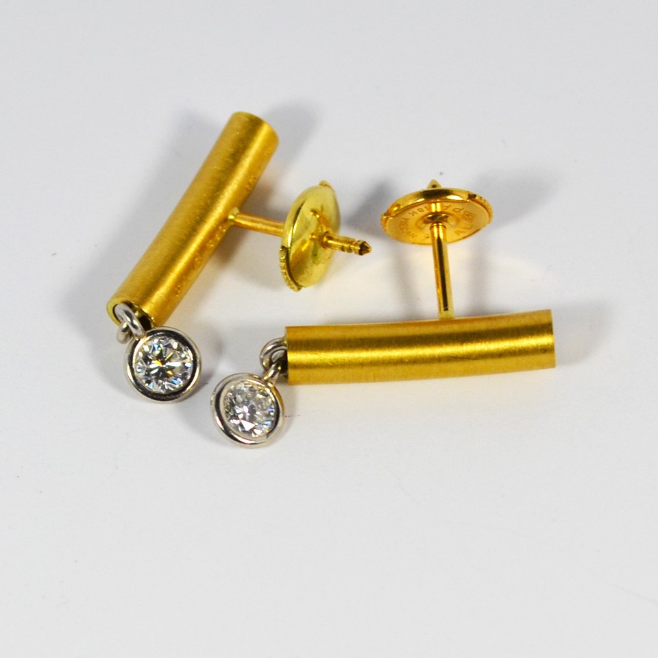 Handgefertige Gelbgold 750 Ohrstecker mit 2 Brillanten 0,5ct. SI/W ...