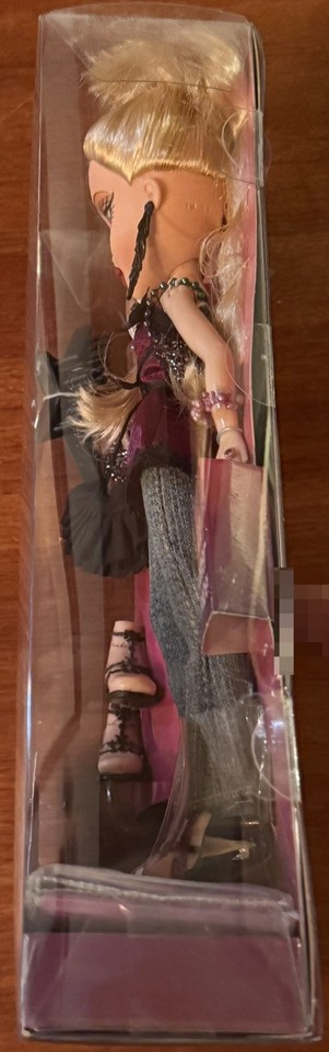 MGA Bratz Dolls Step Out ! Cloe - NEW!- Original- Vintage! Hard to find ...