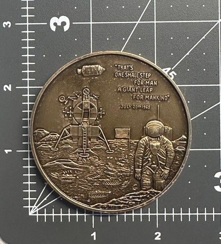 APOLLO 11 ~ MOON LANDING ~ APOLLO XI 1969 COMMEMORATIVE COIN MEDAL ...