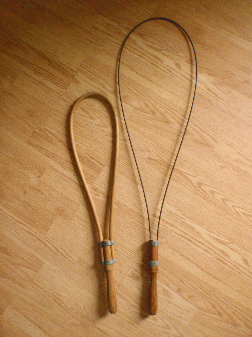 LATE 19th C EARLY 20th ANTIQUE SHAKER HICKORY BENTWOOD WIRE RUG BEATER ...