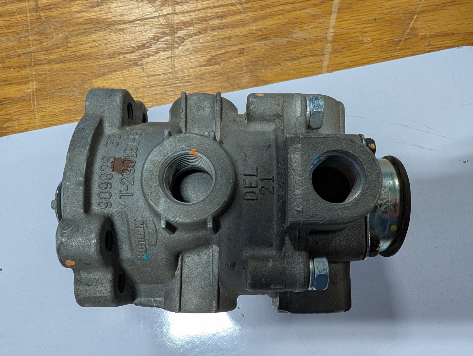 Bendix Air Brake R-12 Relay Valve 909828 for sale online | eBay