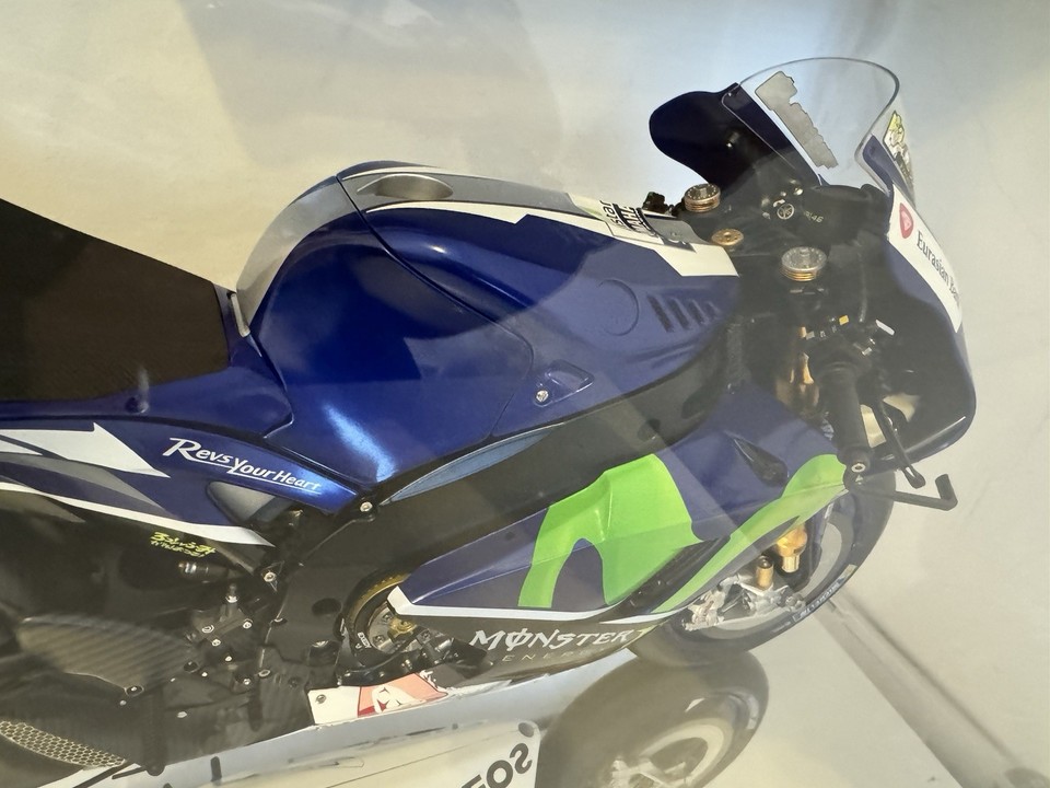 Yamaha YZF-M1 Moto GP R1 R6 Valentino Rossi Diagostini Hand Built Model ...