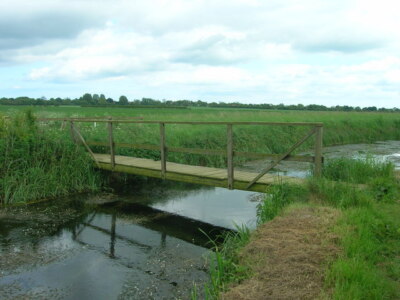 Photo 6x4 Footbridge over Kelk Beck Wansford/TA0656 c2009 | eBay UK