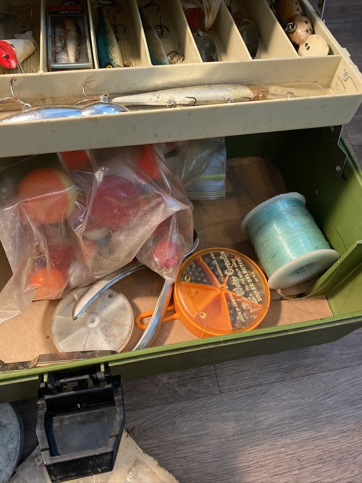 Vintage Old Pal Tackle Box Loaded with Antique Fishing Lures Rapala etc ...