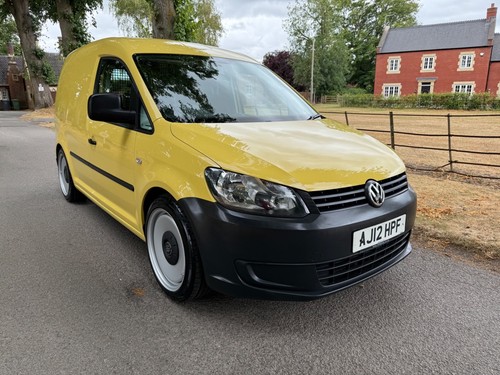 VW Caddy Van **FACTORY YELLOW PAINTWORK** Lowered 18” Alloys 1.6tdi ...