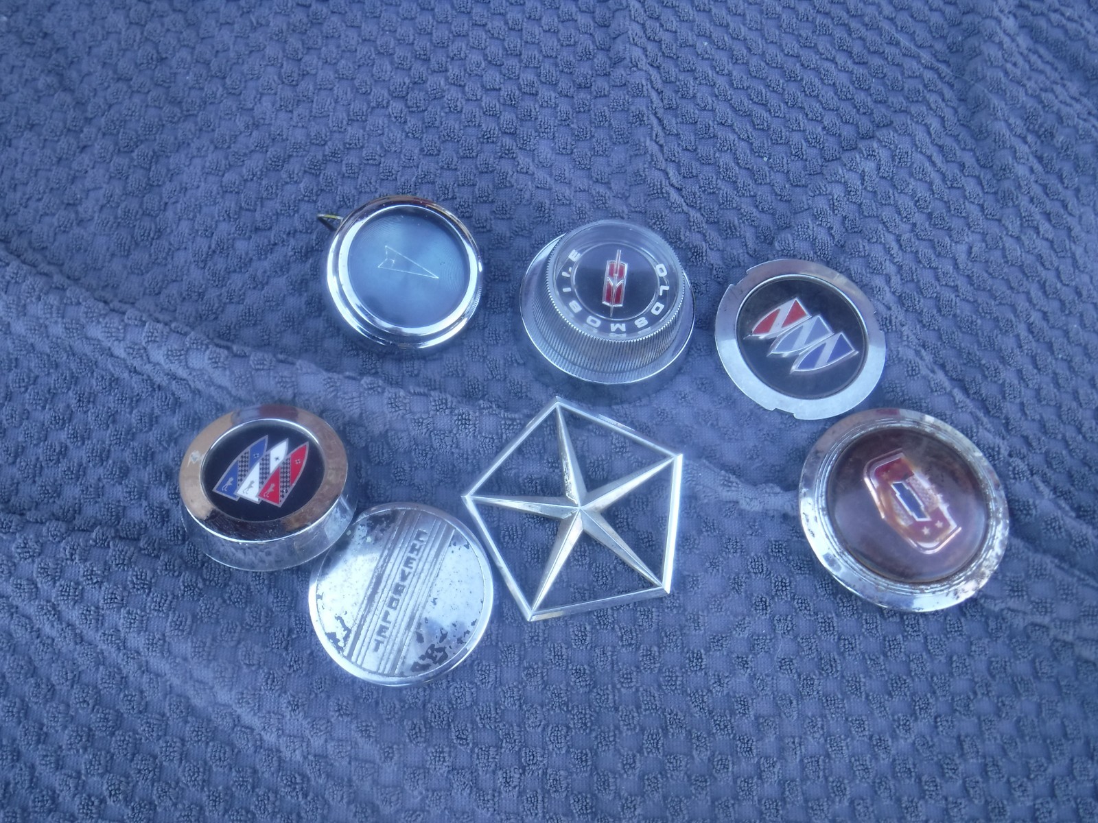 gm chevy center caps horn button Buick pontiac 1941 oldsmobile ...