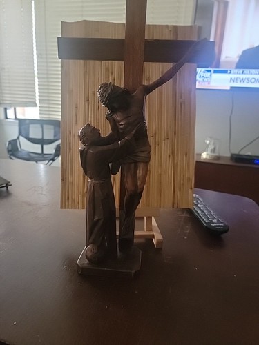 Crave Wood Statue Of Saint Francis Of Assis Embracing Christ On The ...