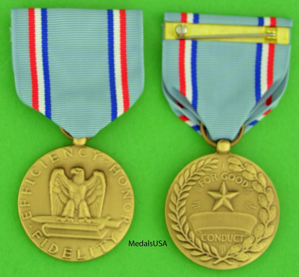 AIR FORCE GOOD CONDUCT MEDAL PRESENTATION DISPLAY SET - Full size USA ...