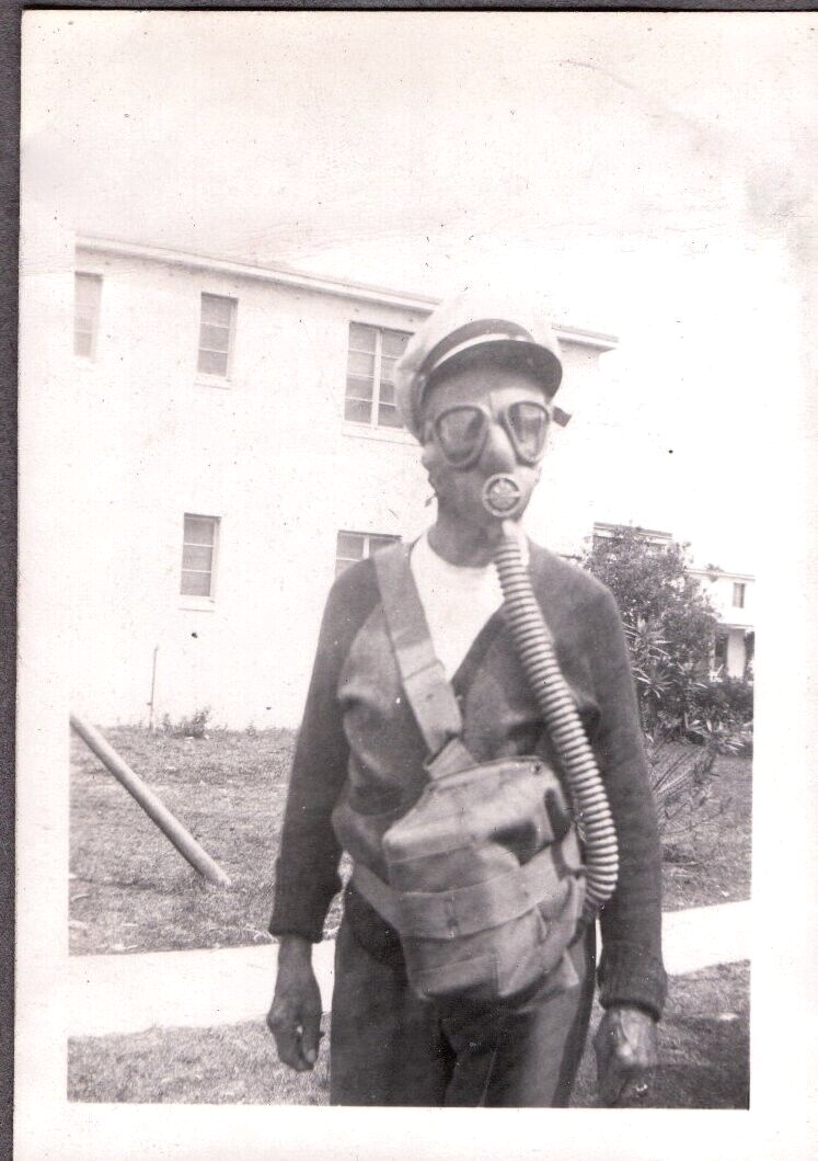 VINTAGE PHOTOGRAPH WW11 GAS MASK MENS FASHION NORTH CAROLINA TENNESSEE ...