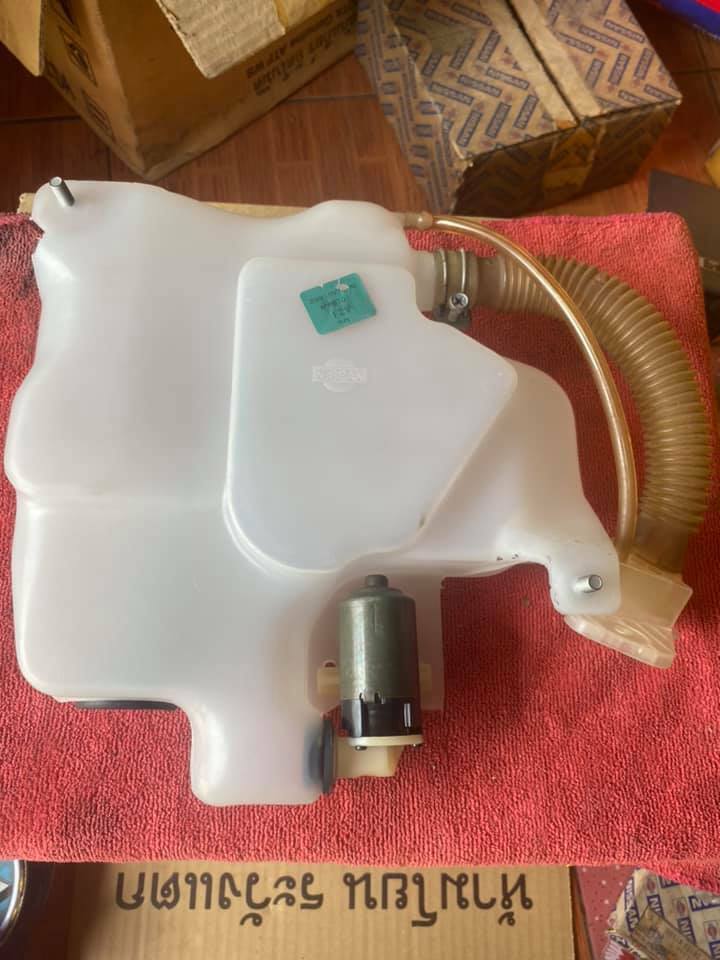 Datsun Nissan Cedric y30 430 ? Windshield WASHER Tank Wiper Genuine Nos ...