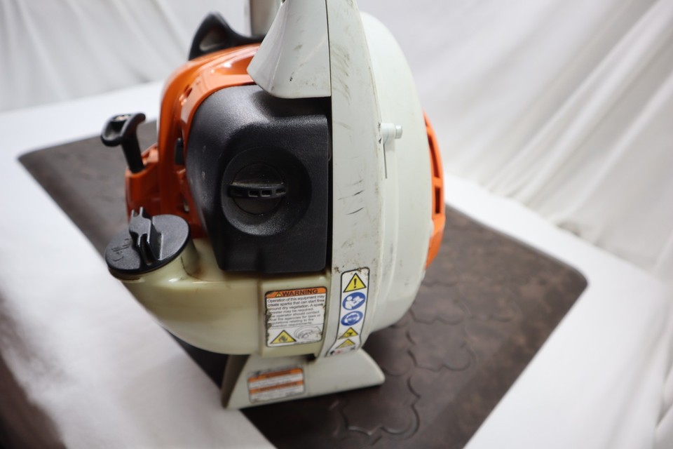 STIHL BG56C GAS POWERED HANDHELD LEAF BLOWER 27CC | eBay