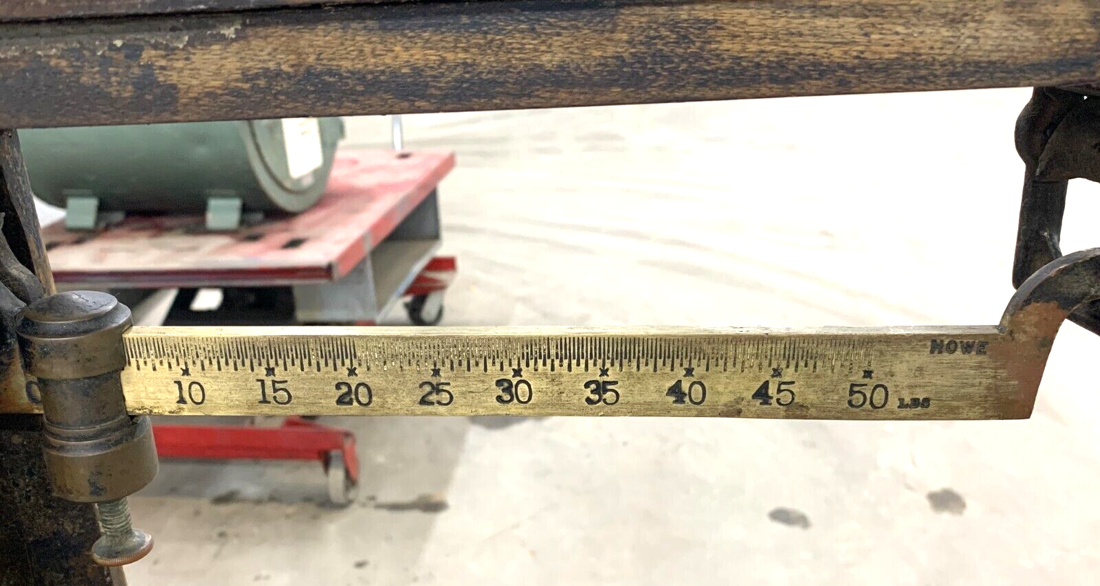 THE HOWE SCALE CO. VINTAGE ROLLING WEIGHT SCALE 2711 45" TALL 16-1/2 ...