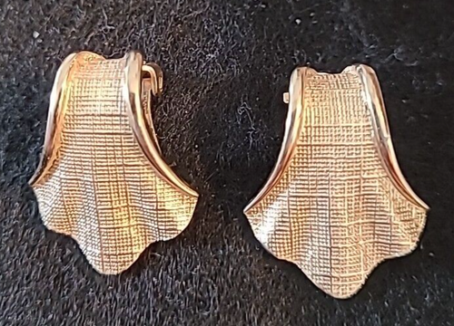 Signed Marboux Textured Gold Tone Boucher Clip On Earrings #1045 ...