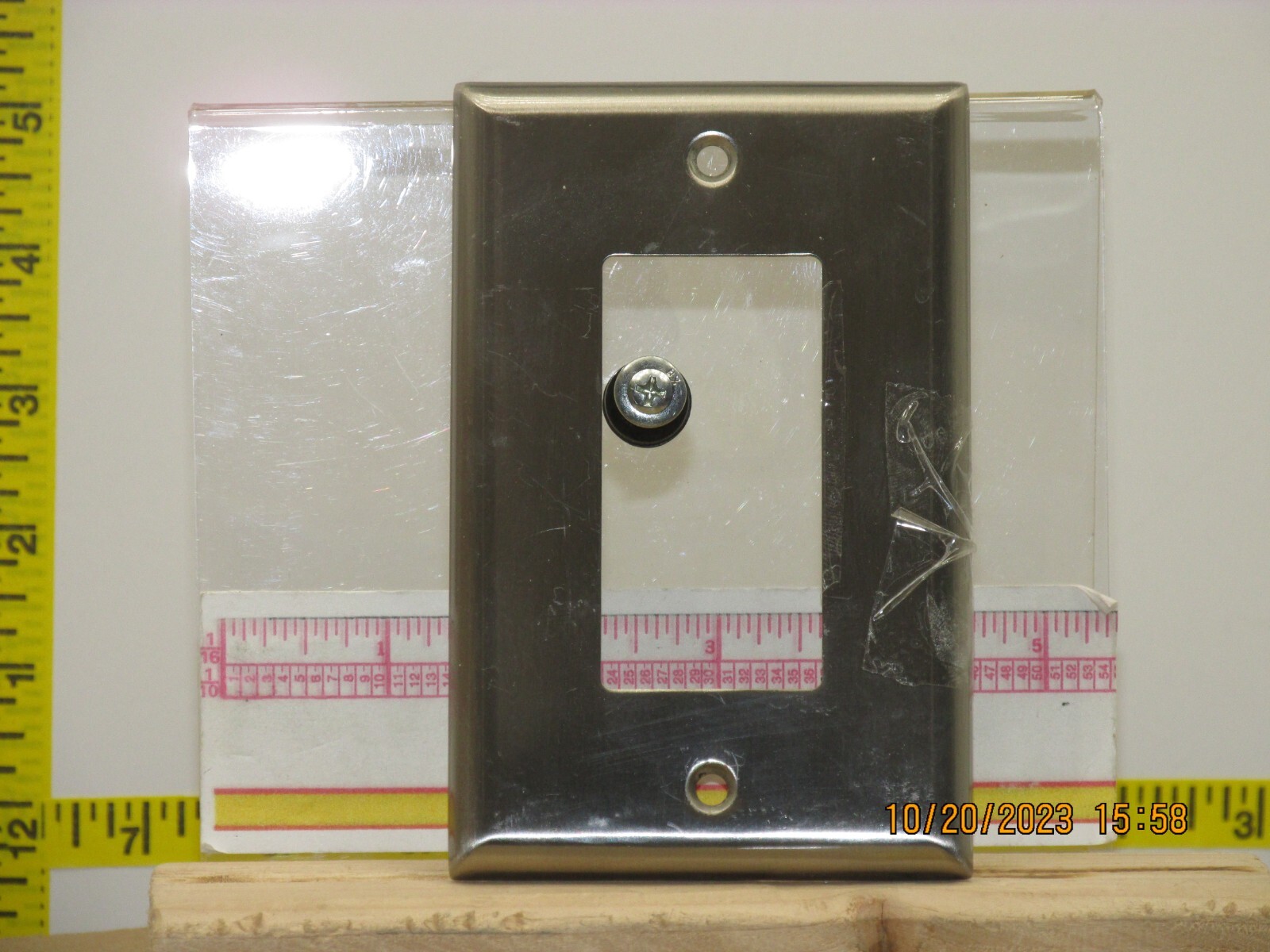 The listing is for:(1) 1 GANG STAINLESS STEEL DECOR/GFCI COVER PLATE.w ...