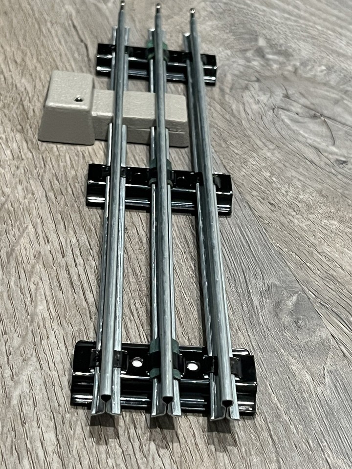 10" Straight O Gauge Tubular Track with Power Lock-On Menards Train ...
