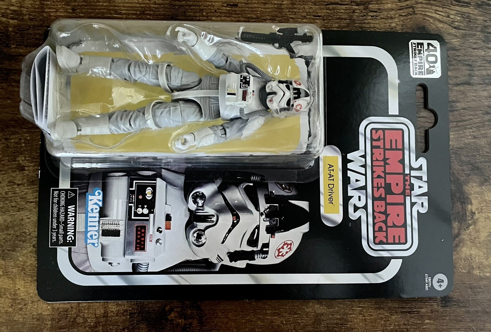 Hasbro Star Wars The Black Series The Mandalorian - AT-AT Driver 6in ...