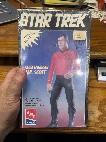 AMT/ERTL Star Trek Chief Engineer Mr. Scott vinyl figure model kit ...