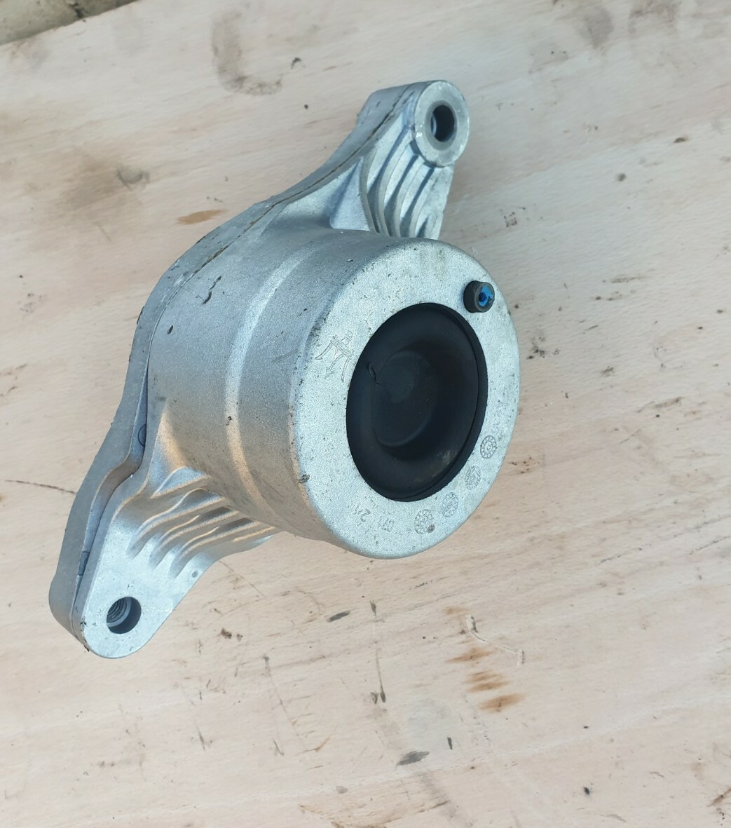 Maserati Levante Ghibli 2020 3.0 Petrol Engine Mount Right Off Side ...