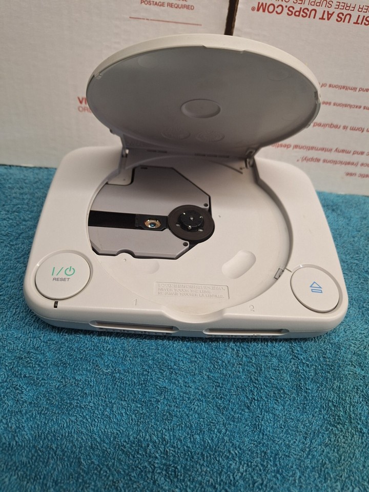 Sony Playstation, PS One, PS1 Console Bundle complete in Psone Box ...