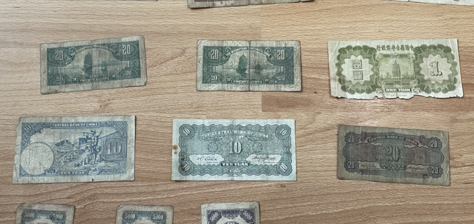 6 rare of R O China banknotes, two 10, one 1 yuan, three 20 cents ...
