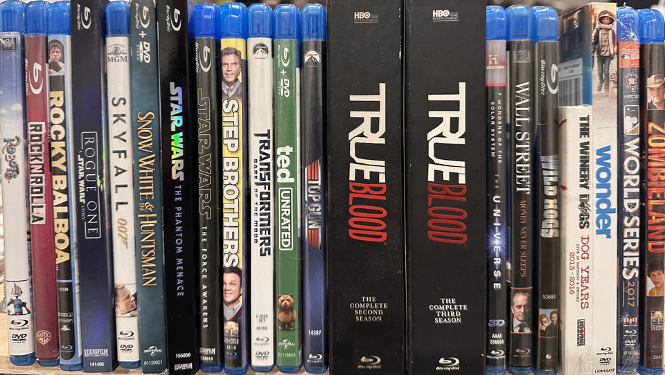 HUGE blu-ray lot of 86 titles *BLU RAY WHOLESALE BULK TV/MOVIE/BOX SET ...