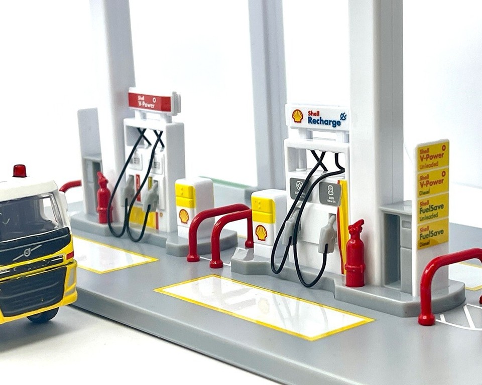 Shell Gas Station Playset w/ Volvo Oil Tanker and Volvo Tow Truck 1:64 ...
