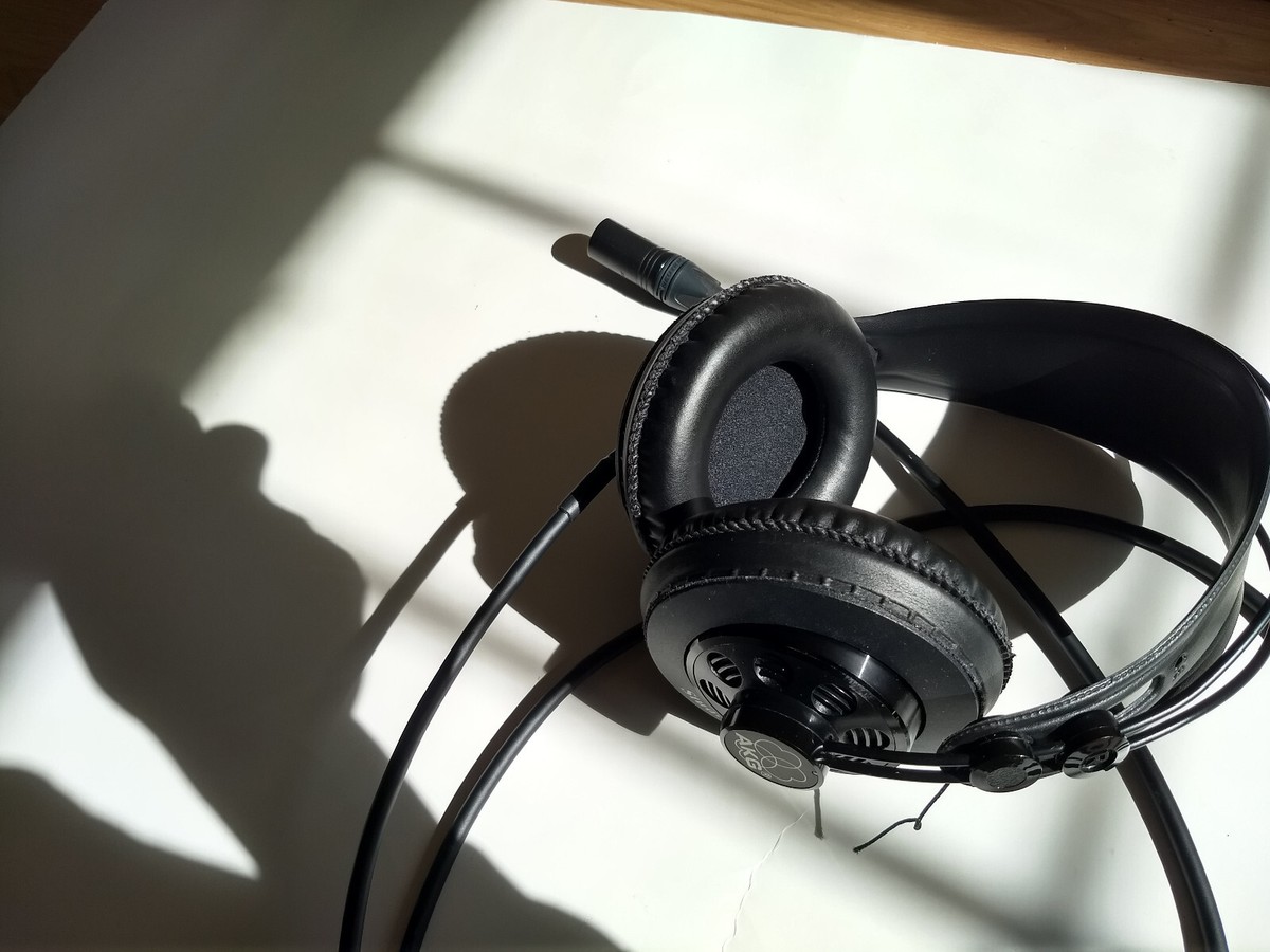 AKG K240DF Headphones, 600 Ohms, 4-pin XLR, Balanced, Made AKG K240DF Headphones, 600 Ohms, 4-pin XLR, Balanced, Made