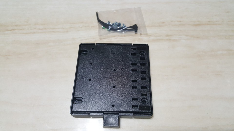 Extron 101-001-01 Zip Clip 200 Mounting Kit for 1/8 and 1/4 Rack Width ...