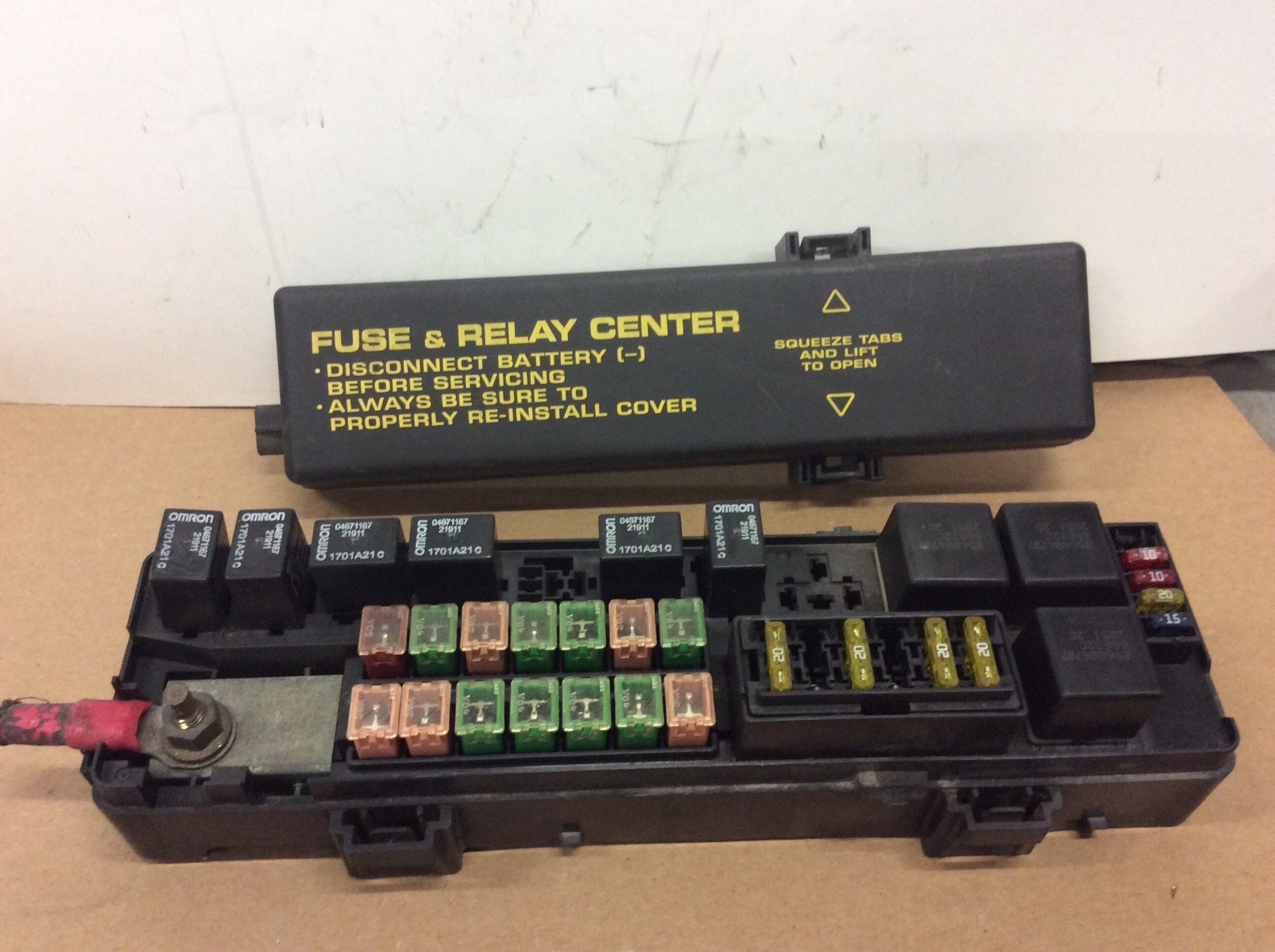 2000-2004 Chrysler 300M CONCORDE LHS Fuse BOX Panel Relay Junction ...
