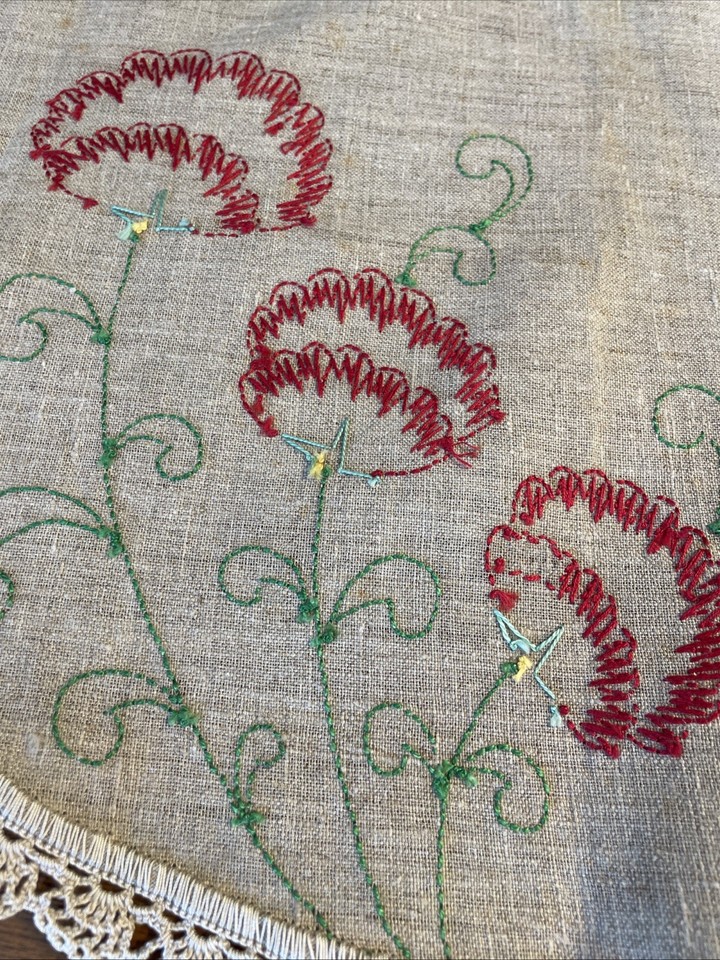 Gorgeous Vintage Tablecloth Embroidered w/ Red Poppies. Crocheted Edge ...