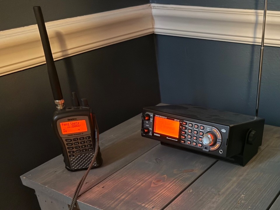 UNIDEN BCT15X BEARTRACKER & UNIDEN BEARCAT BC246T TRUNKTRACKER SCANNER ...