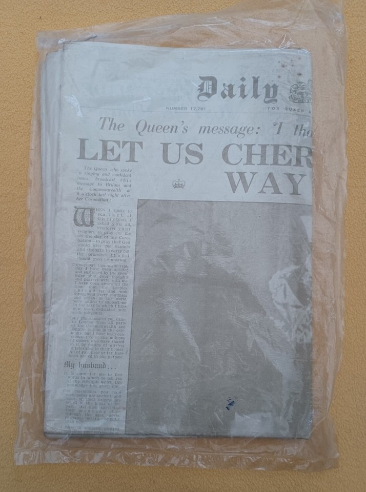 VRARE DAILY MAIL QUEEN ELIZABETH II CORONATION " GOLDEN REPRINT " DATED ...