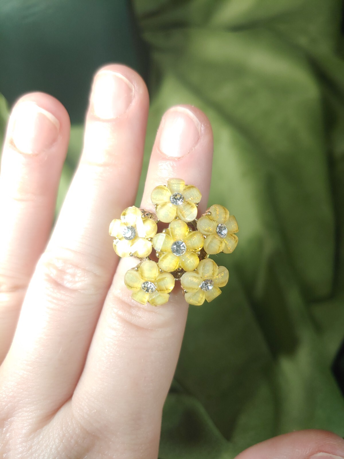 Vintage Large Daisy Flower Pale Yellow Rhinestone Str… - Gem