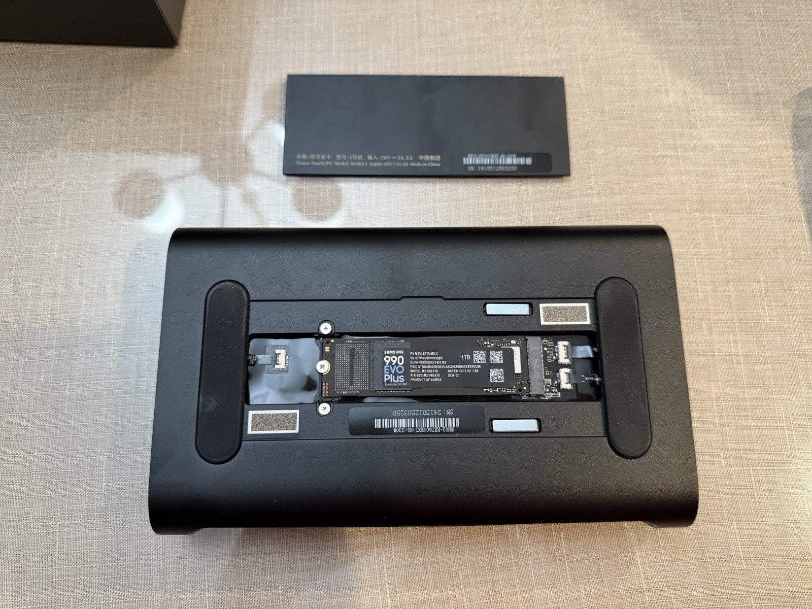 OneXPlayer OnexGPU eGPU 7600M XT 8GB GDDR6 With Samsung 990 EVO 1TB SSD ...