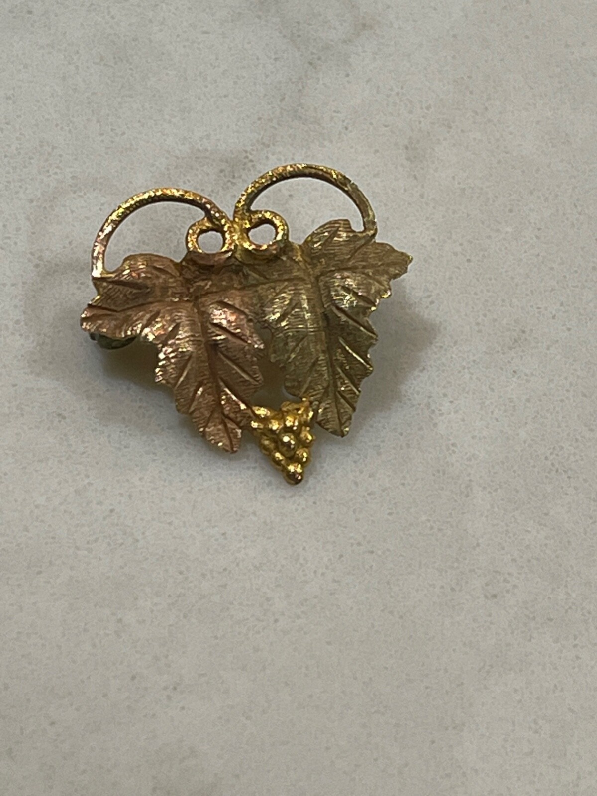 Black Hills Gold Brooch/Pin Grapes & Leaves 10K - Gem